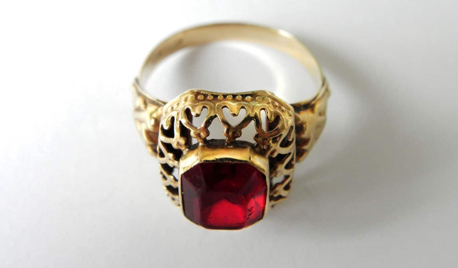 How to Tell How Old a Ring Is | Antique & Vintage Jewelry